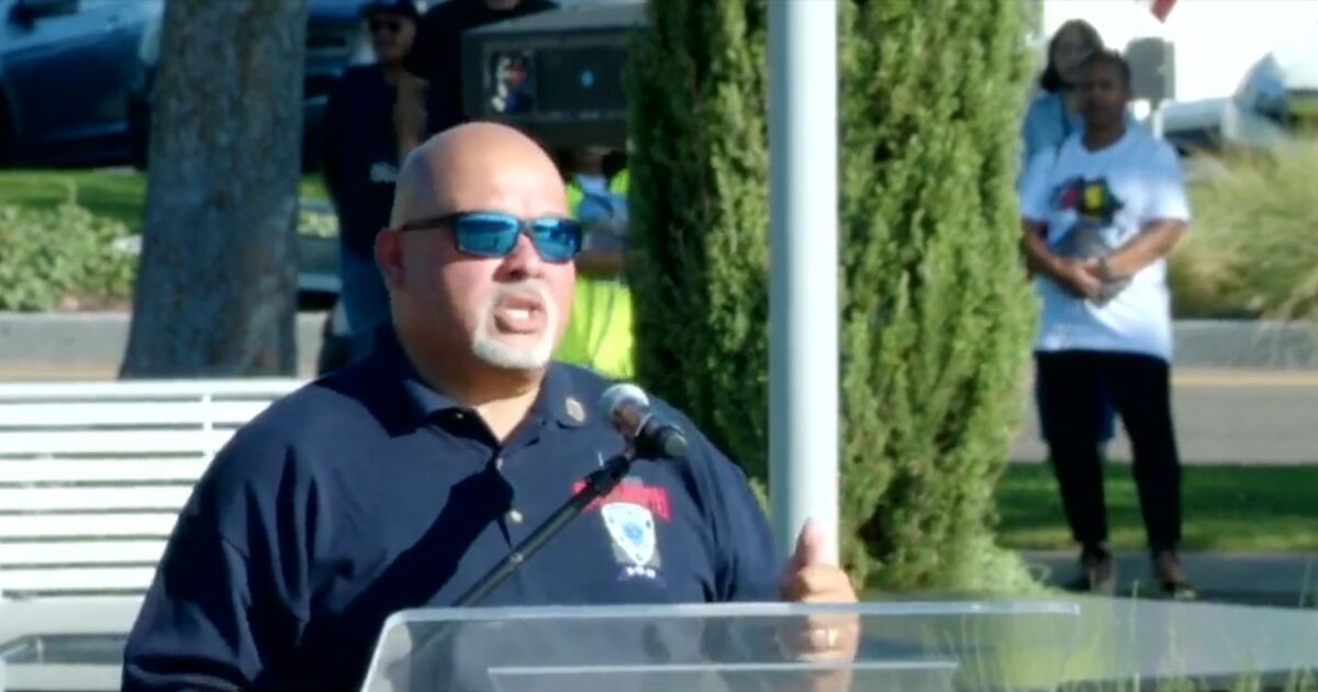 Survivor Recounts 9/11 During Memorial | NTD