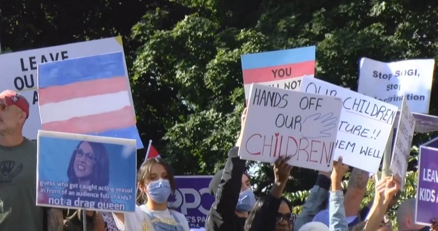 Mass Protests Over School Gender Policies: Canada | NTD