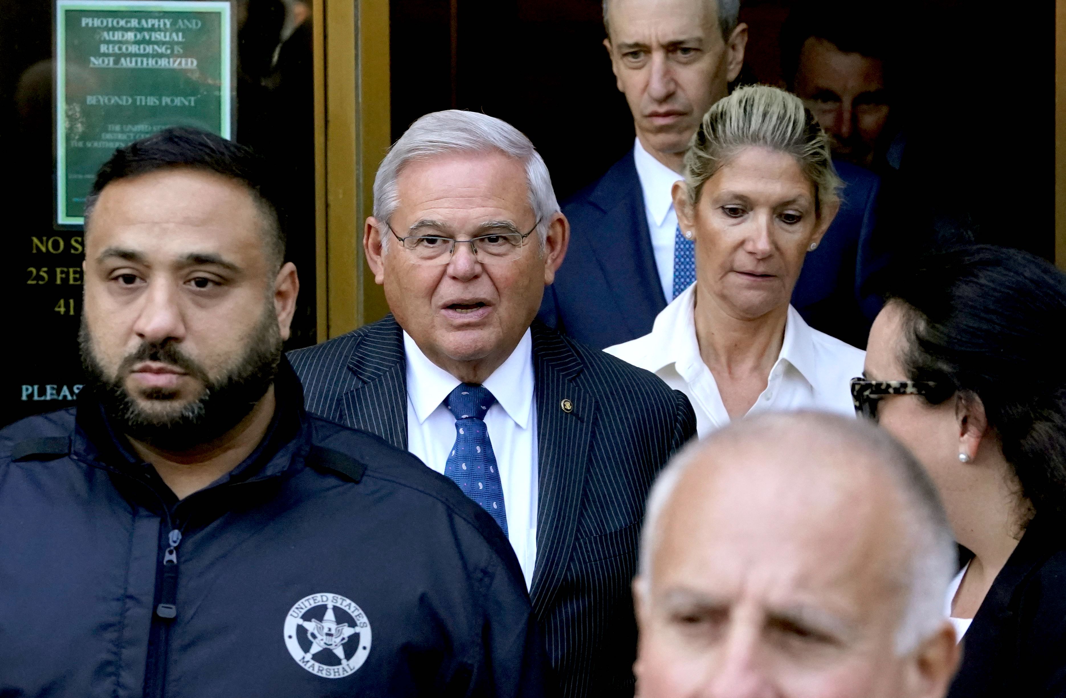 Wife of Sen. Bob Menendez Seeks Separate Trial | NTD