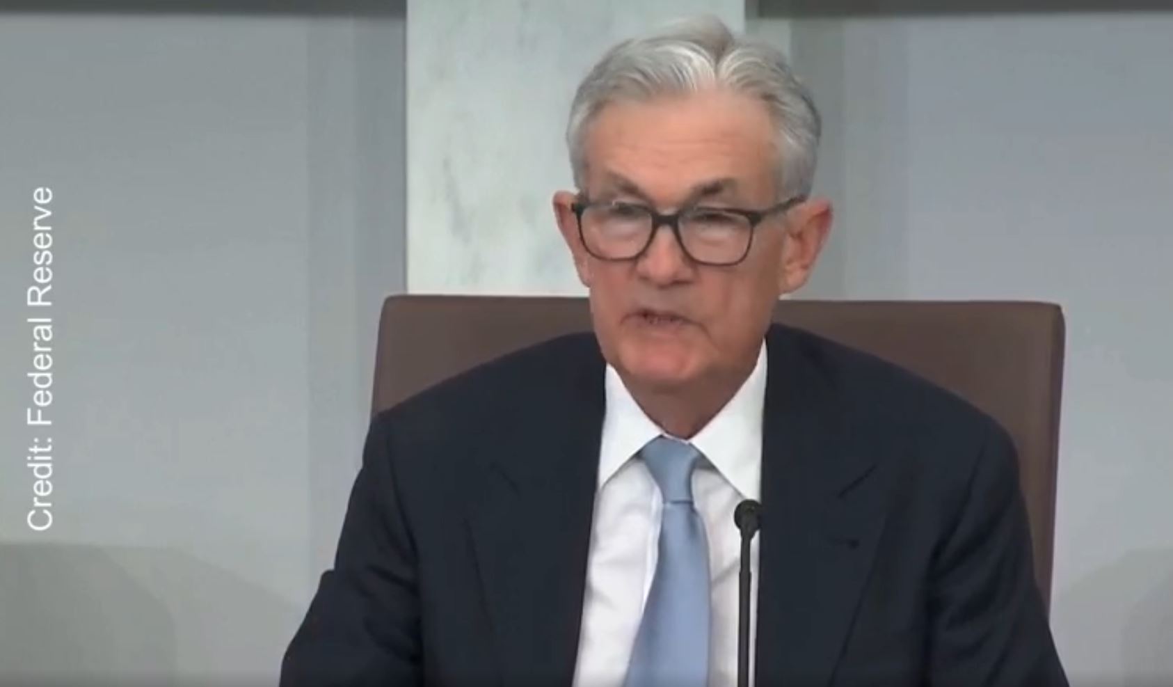 Federal Reserve Chief Calls On Educators to Teach Students About Economics | NTD