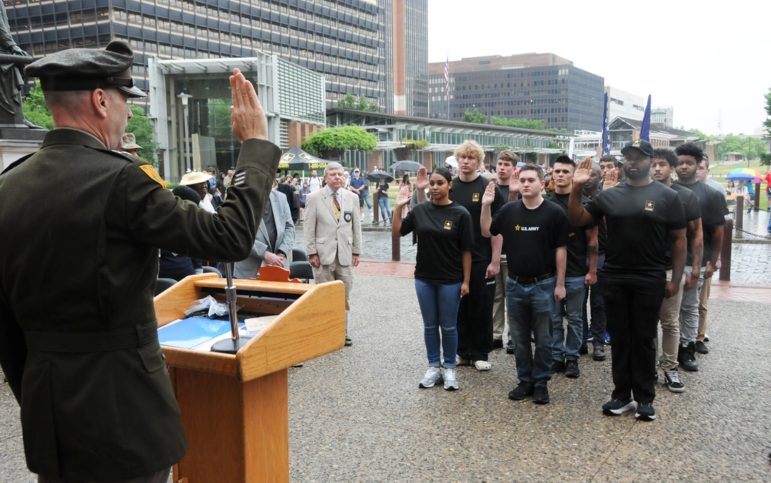 Army to Overhaul Recruiting, After Missing 2023 Goal by 10,000 New ...