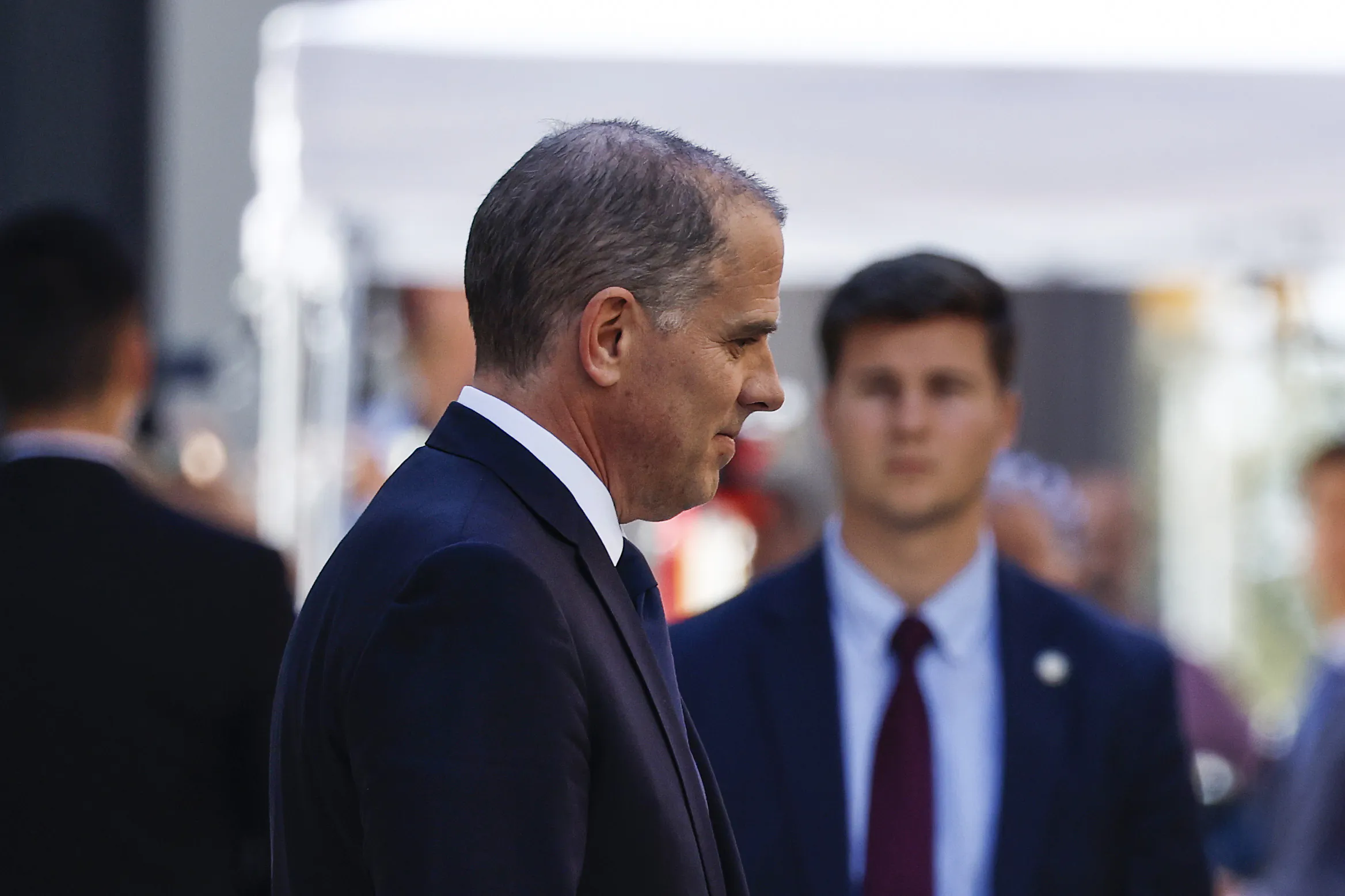 Hunter Biden’s Art Dealer Subpoenaed as Investigation Widens | NTD