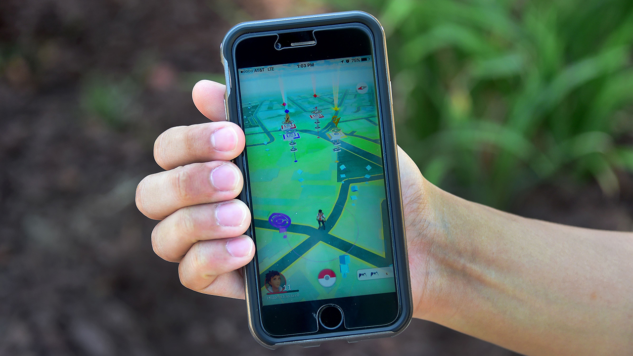 LAPD Releases Video of Officers Ignoring Robbery Calls to Play Pokémon ...