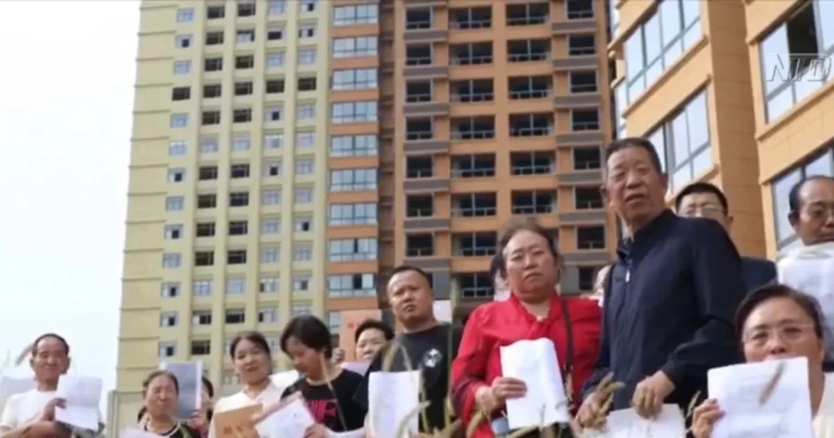 Property-Related Protests Break Out in China | NTD