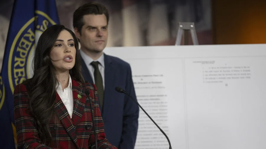 Rep. Luna, Others Hold Bipartisan Press Conference on UAP Transparency Bill | NTD