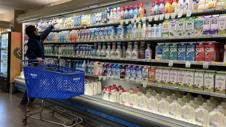 House Passes Bill to Restore Whole Milk to National School Nutrition Programs | NTD