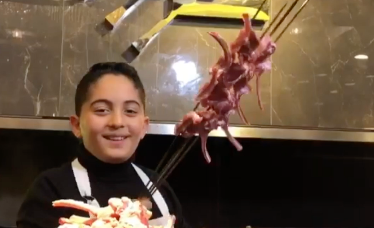 Young Chef Aspires to Follow in His Father’s Footsteps | NTD