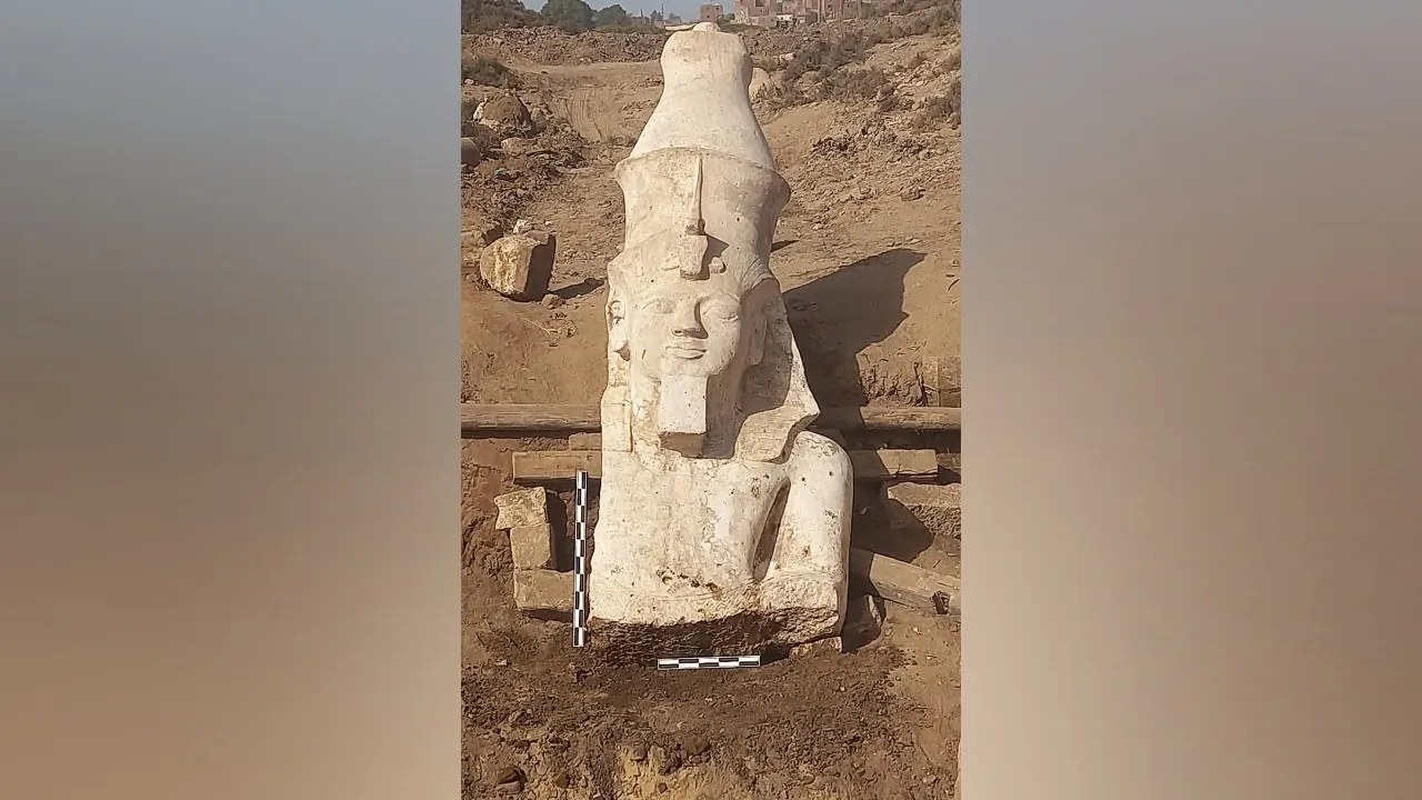 Archaeologists in Egypt Unearth Section of Large Ramses II Statue | NTD