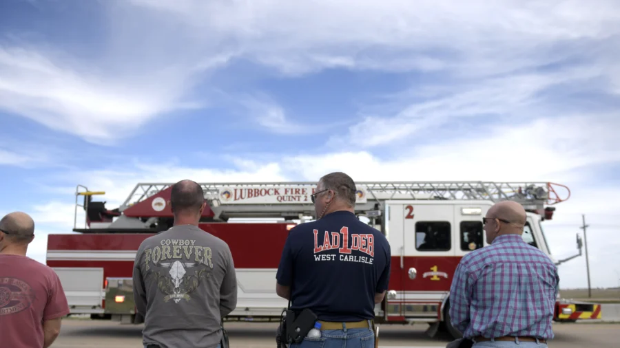Fire Chief in Texas City Hit Hard by Wildfires Dies While Fighting ...