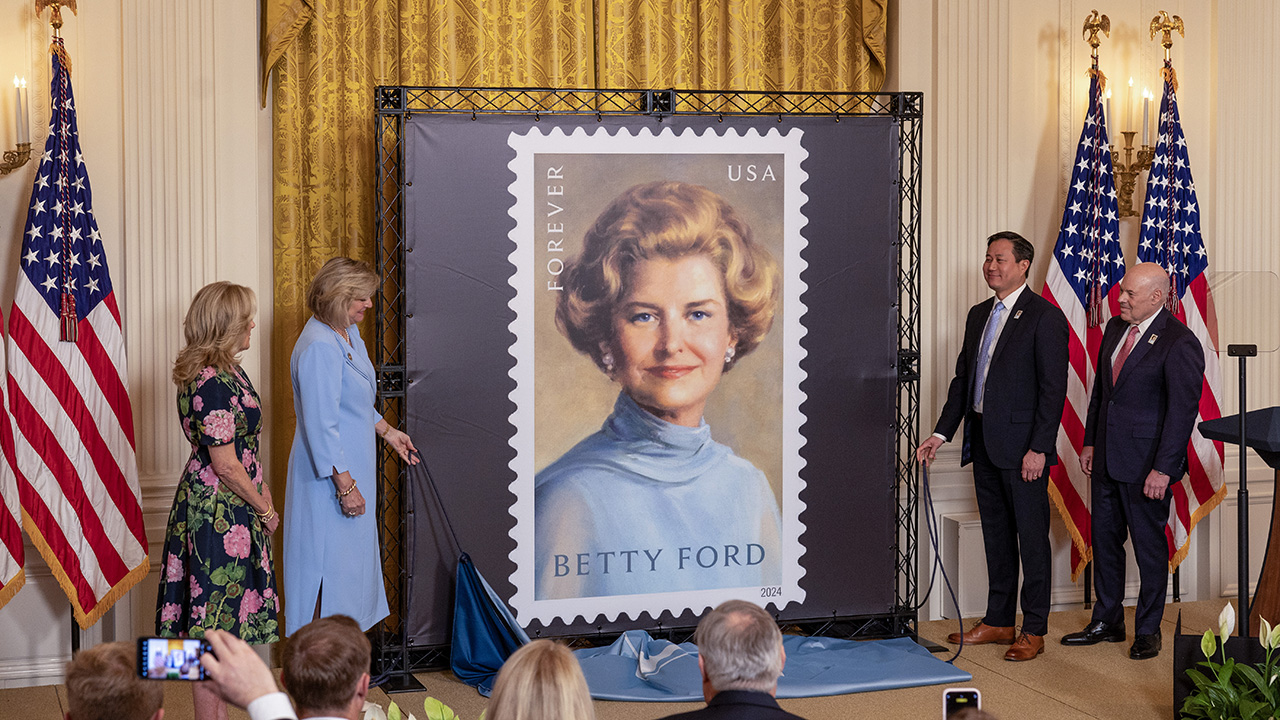 Betty Ford Honored With US Postage Stamp | NTD