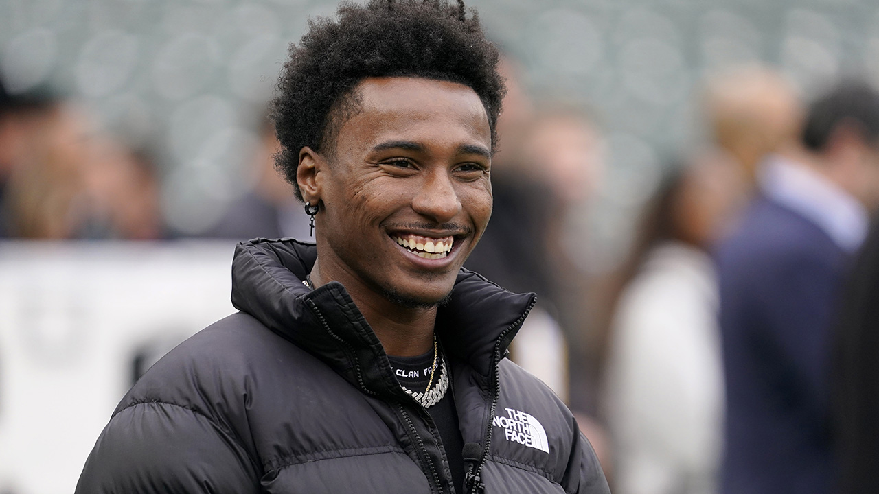 Deestroying’s Pro Football Dream Takes Flight | NTD