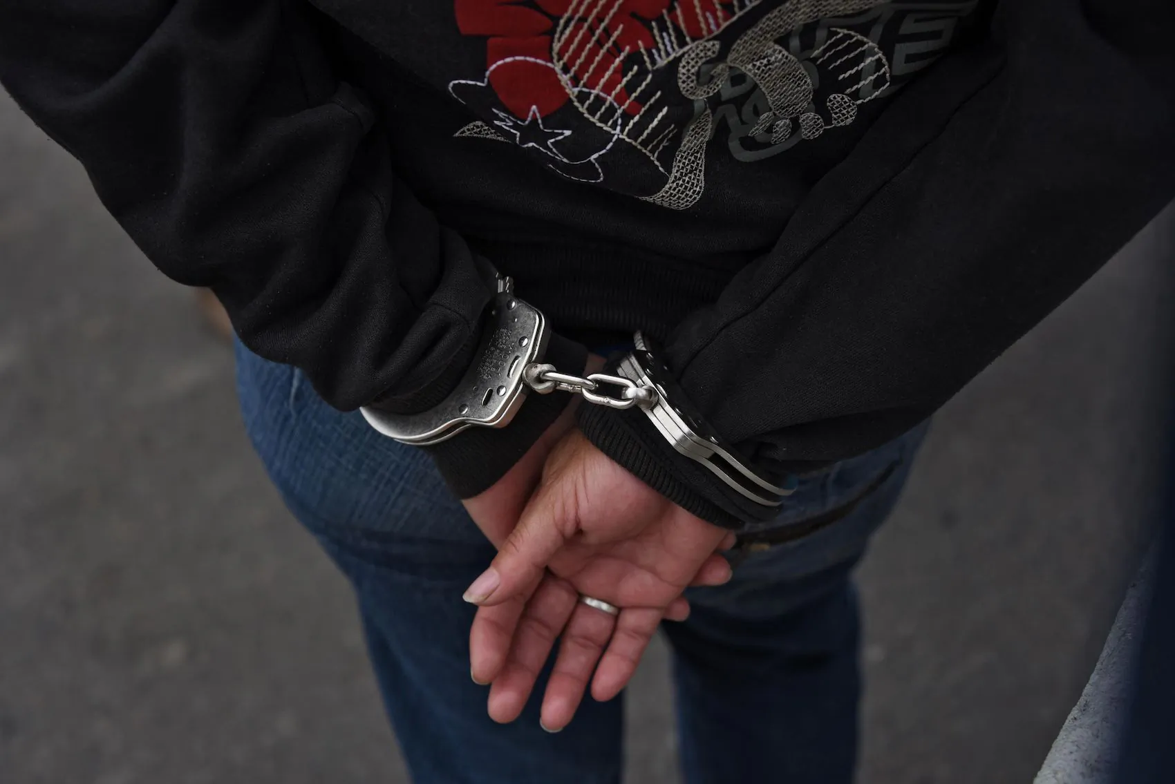 Woman to Be Extradited to Northern Ireland to Face Fraud Charges | NTD