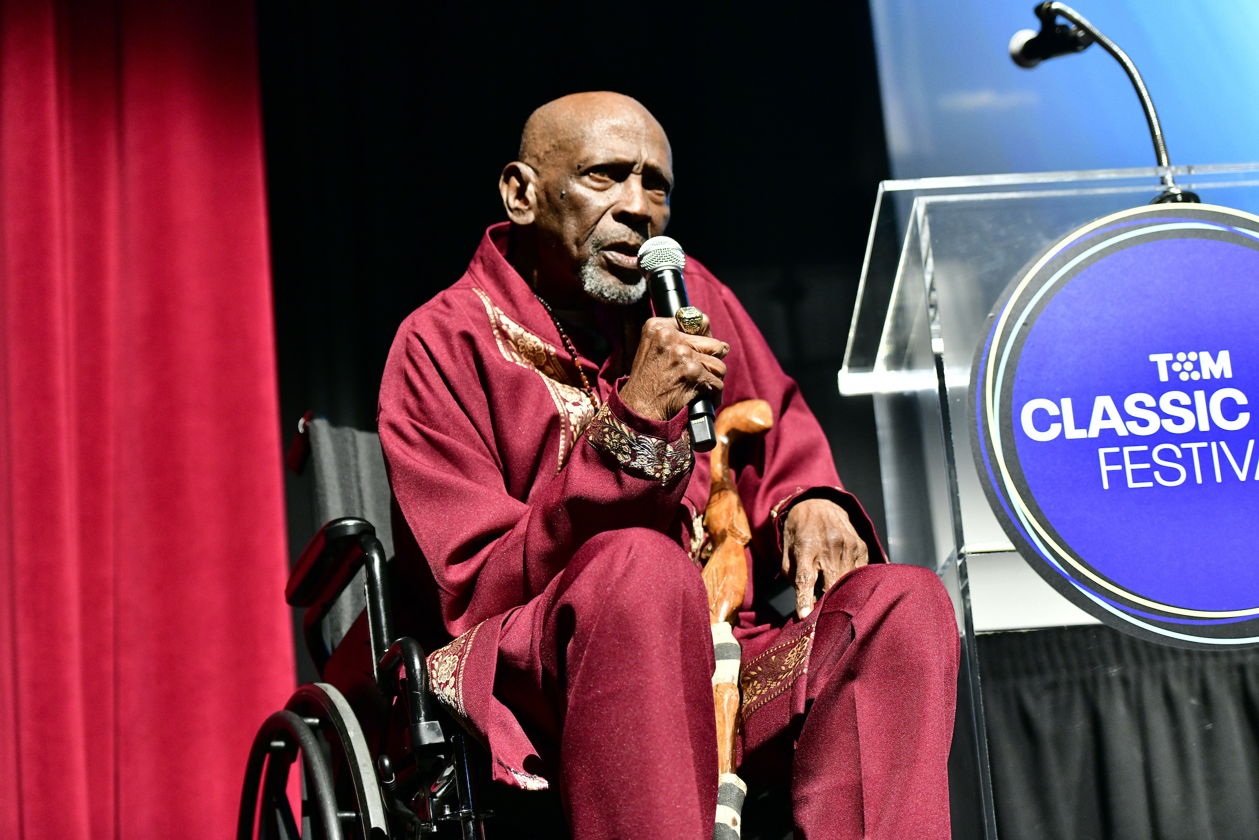 Oscar Winner Louis Gossett Jr. Dead at Age 87 | NTD