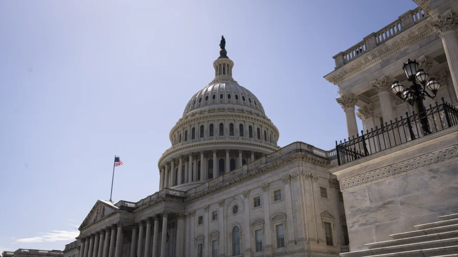 House Passes Revised FISA Bill Without Warrant Requirement | NTD