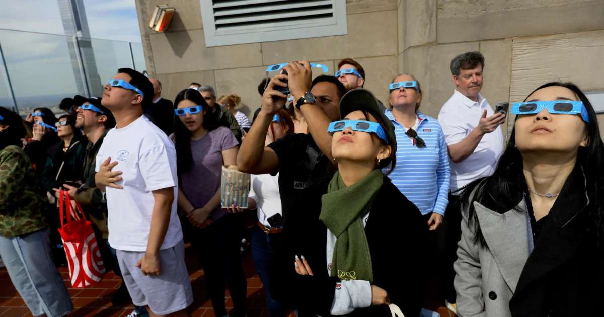 Huge Crowds Await a Total Solar Eclipse in North America | NTD