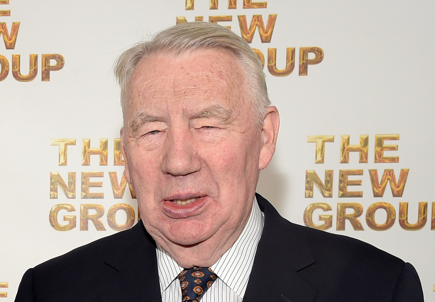 ‘PBS NewsHour’ Co-Founder and Co-Anchor Robert MacNeil Dies at 93 | NTD