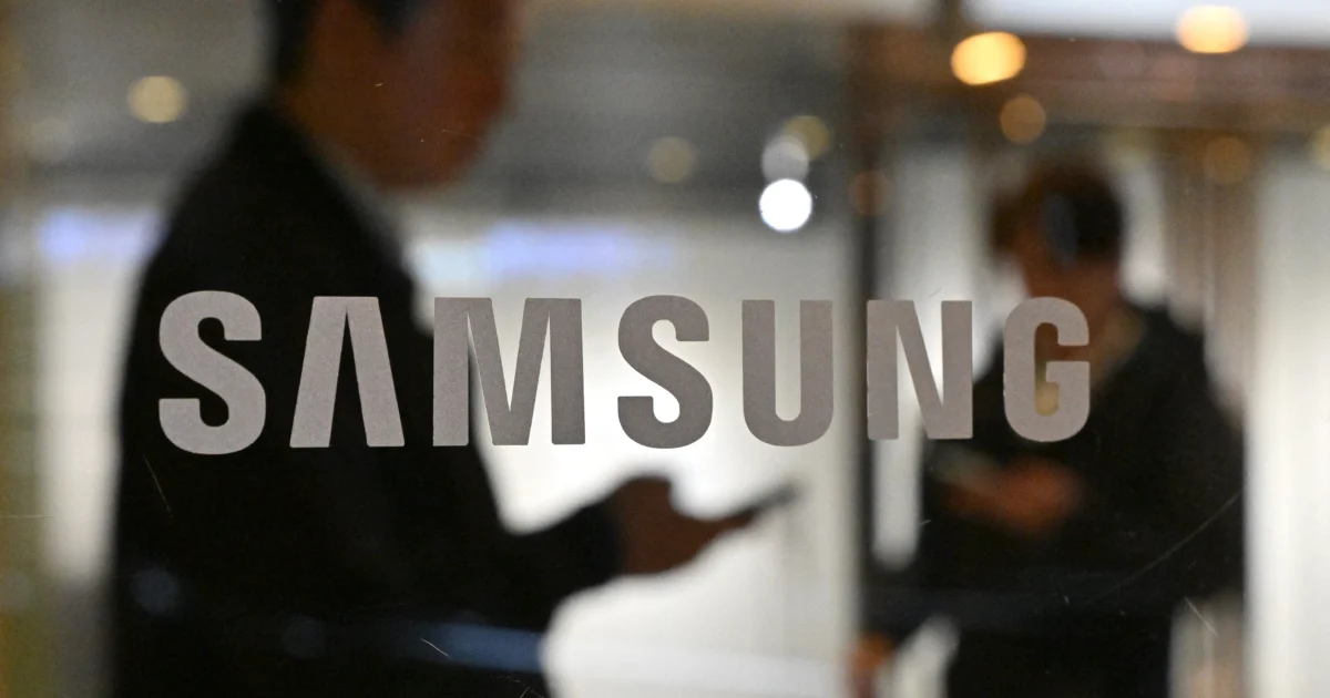 Samsung Beats Apple to Become No. 1 Cell Phone Maker | NTD