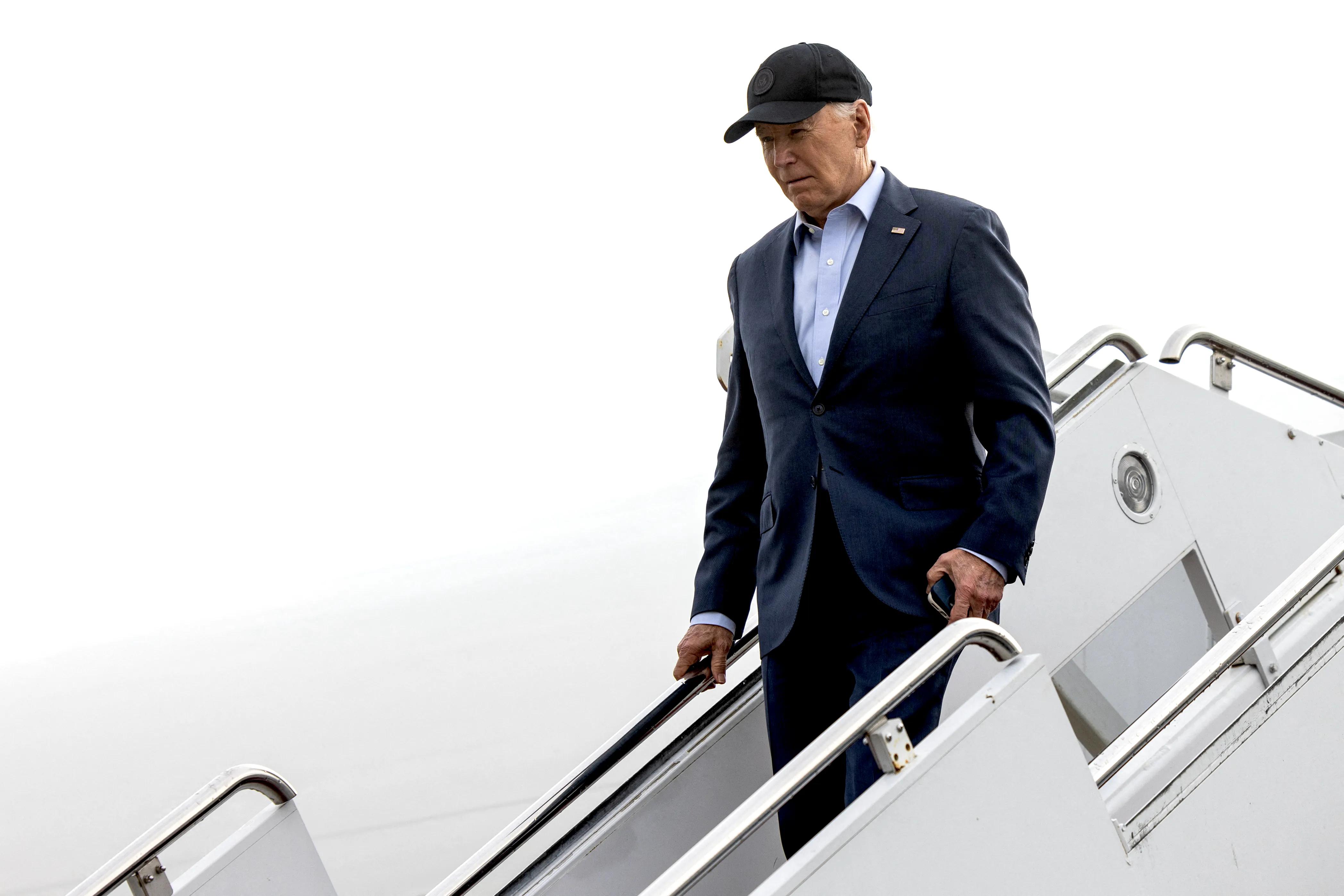 Biden Signs FISA Reauthorization Bill Into Law | NTD