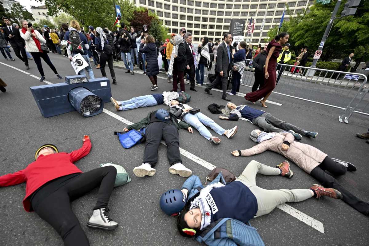 Chants of ‘Shame on You’ Greet Guests at White House Correspondents ...