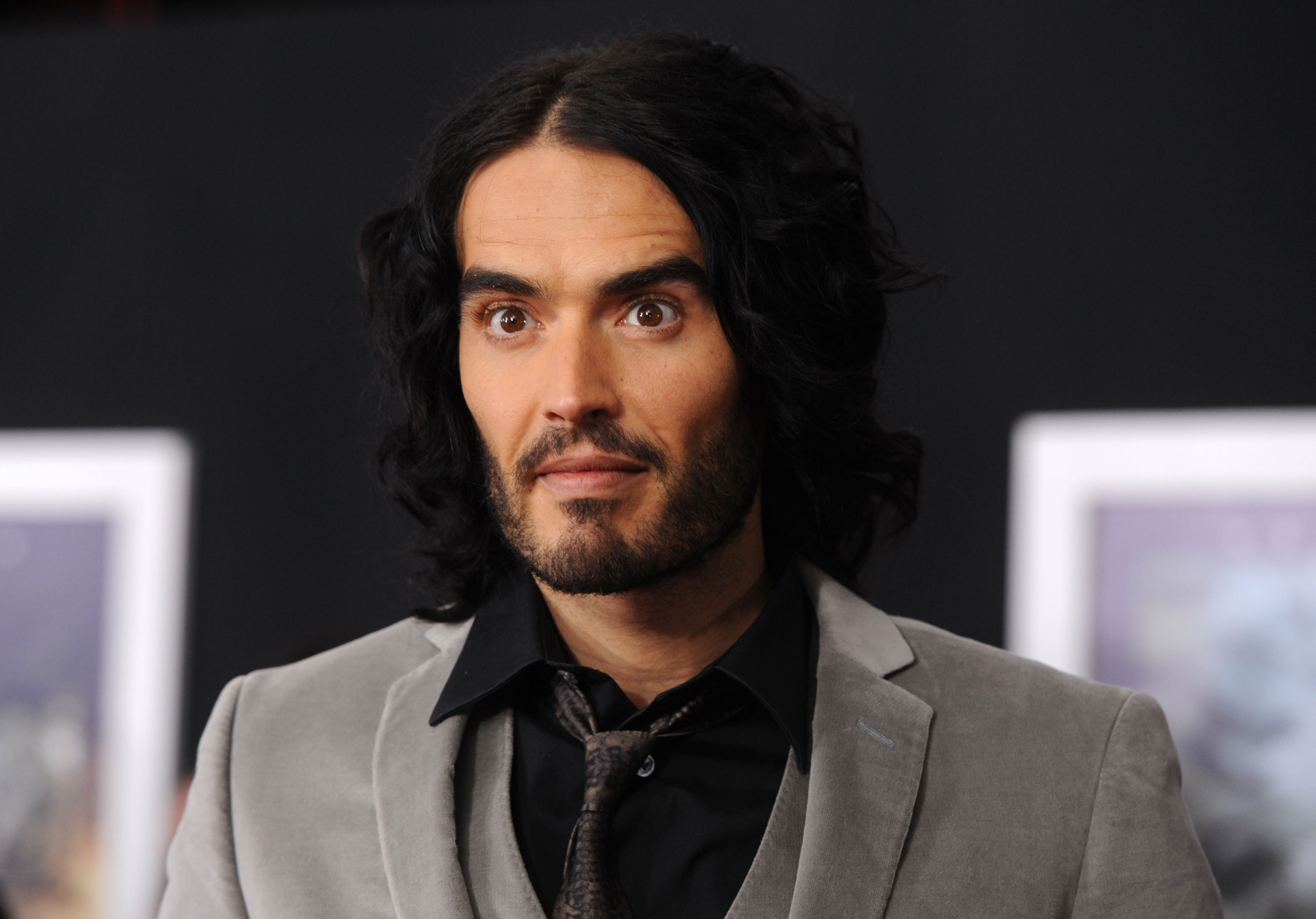 Russell Brand Gets Baptized in the River Thames | NTD