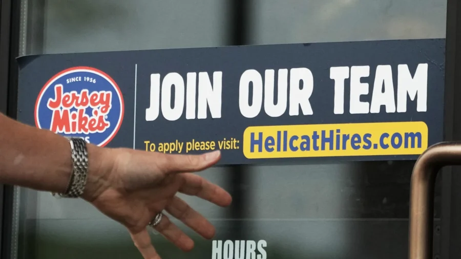 US Weekly Jobless Claims Reach Highest Since August 2023 | NTD