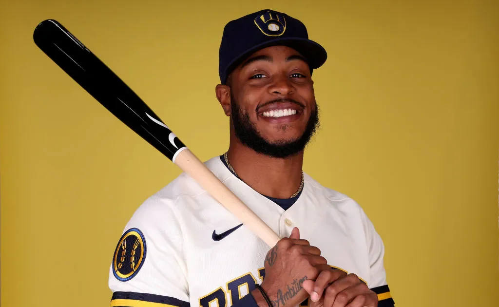 Baseballer Monte Harrison Returns to Football | NTD