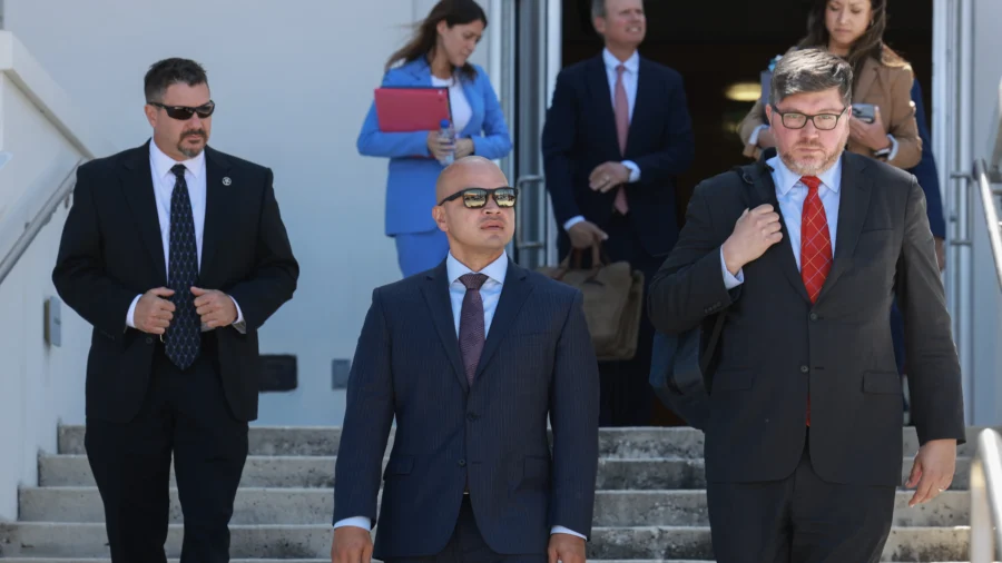 Judge Weighs Striking Charges From Trump Indictment | NTD