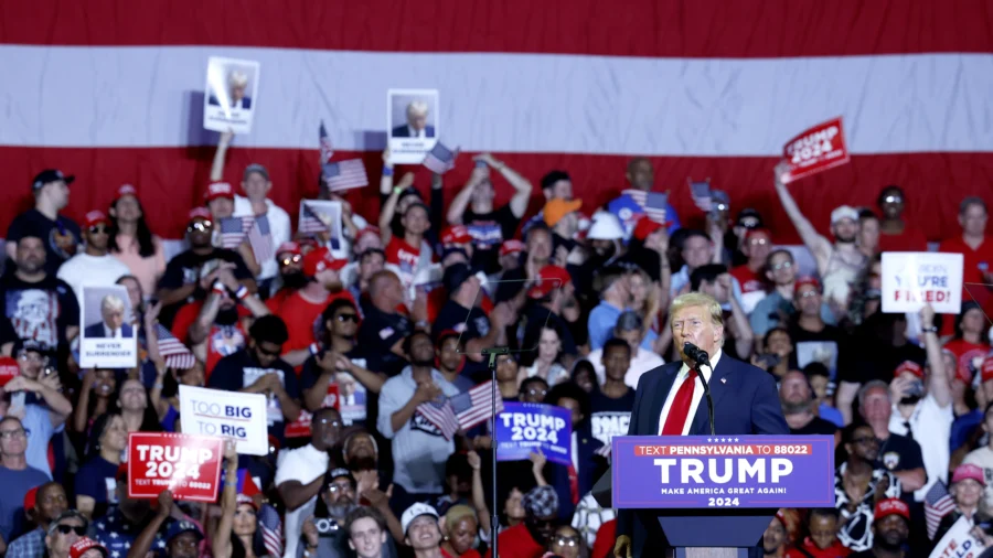Trump Rallies in Philadelphia | NTD