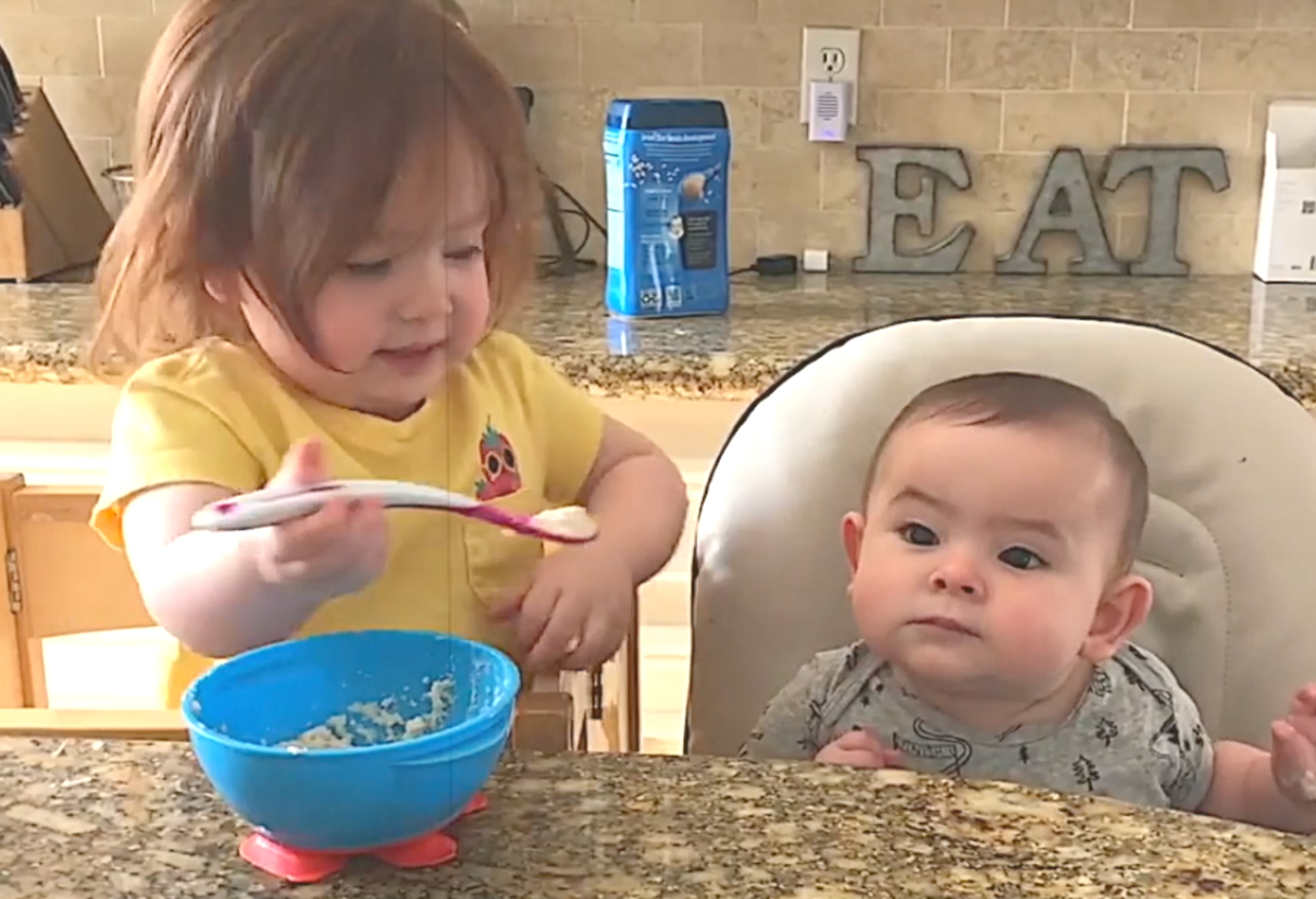 Little Girl Adorably Feeds Baby Brother Spoonfuls of Oatmeal | NTD