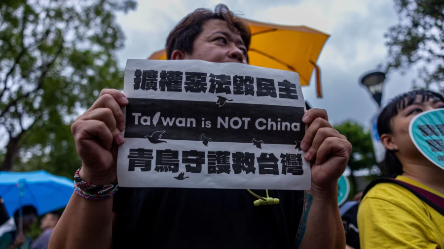 Taiwanese Gather in Times Square to Support Democracy | NTD