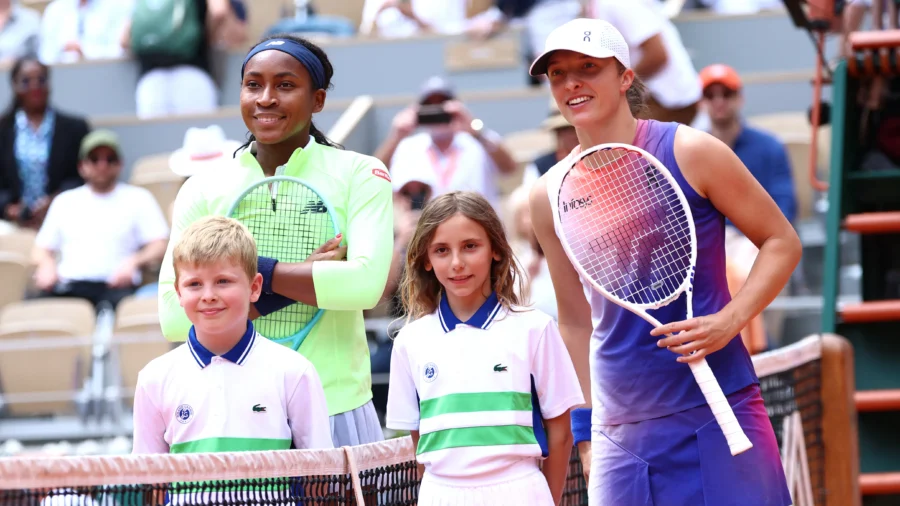 Swiatek Rolls Past Gauff, Advances to French Open Final to Face Paolini | NTD