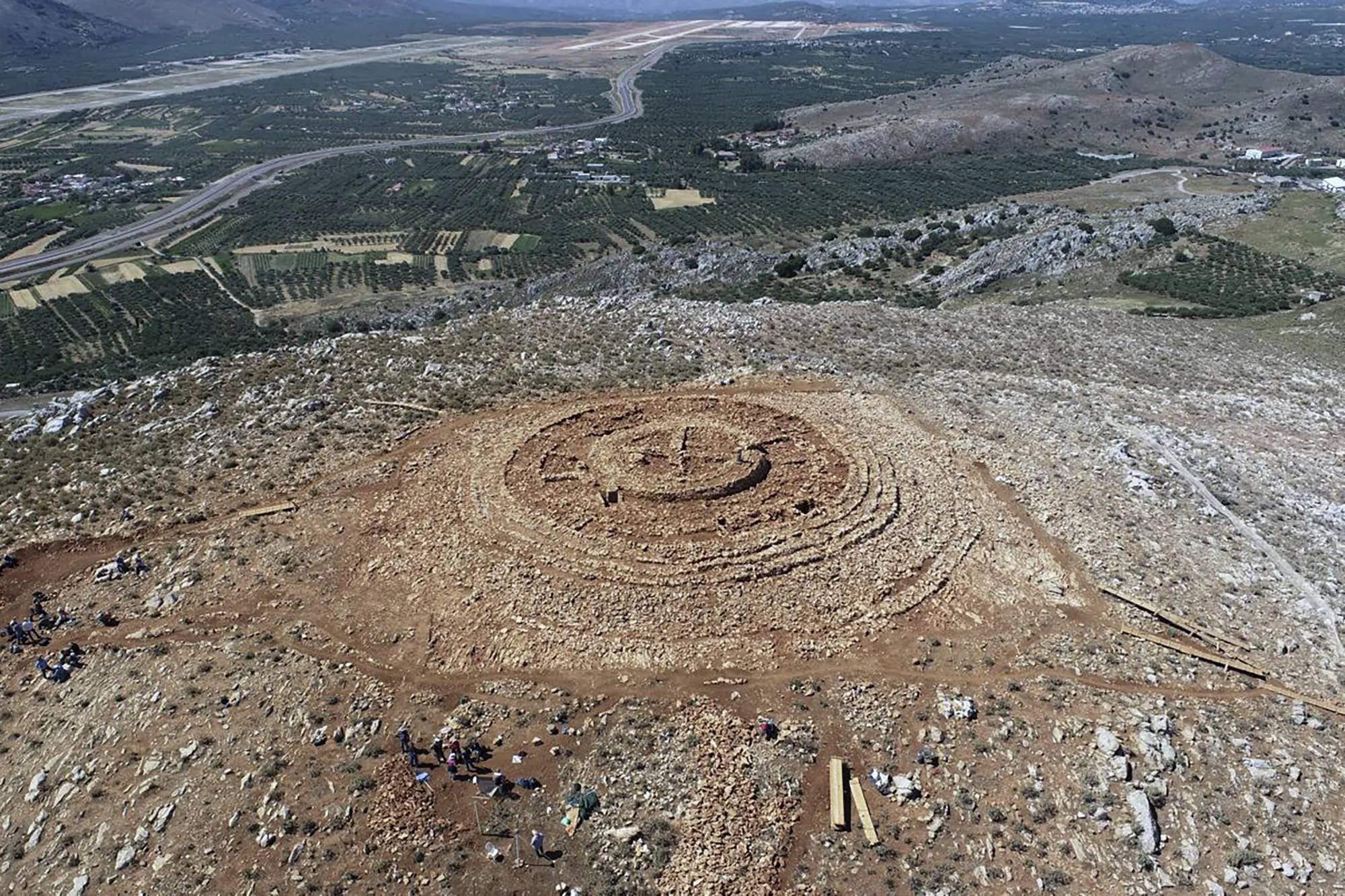 4,000-Year-Old Greek Hilltop Site Mystifies Archaeologists; It Could ...