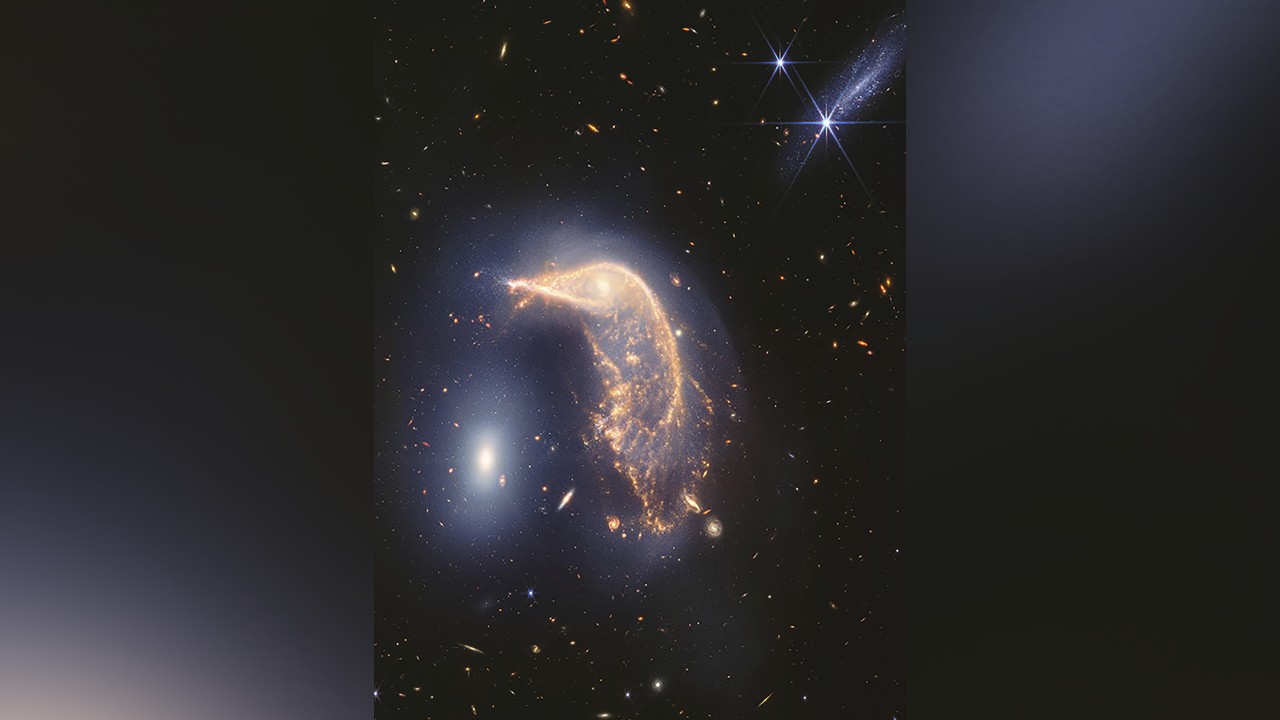 Webb Space Telescope’s Latest Cosmic Shot Shows Pair of Intertwined ...