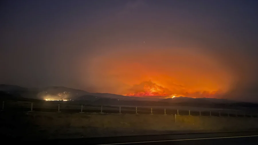 Dozens of Active Wildfires Burn in Oregon | NTD