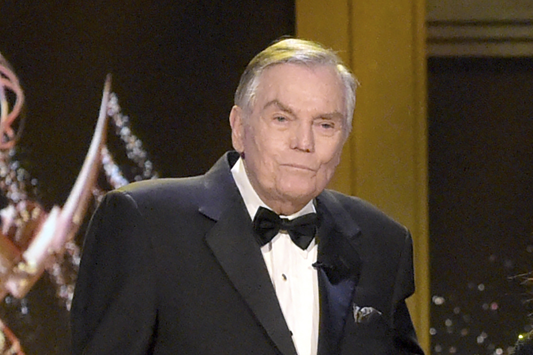 ‘Hollywood Squares’ Host and Broadway Star Peter Marshall Dies at 98 | NTD