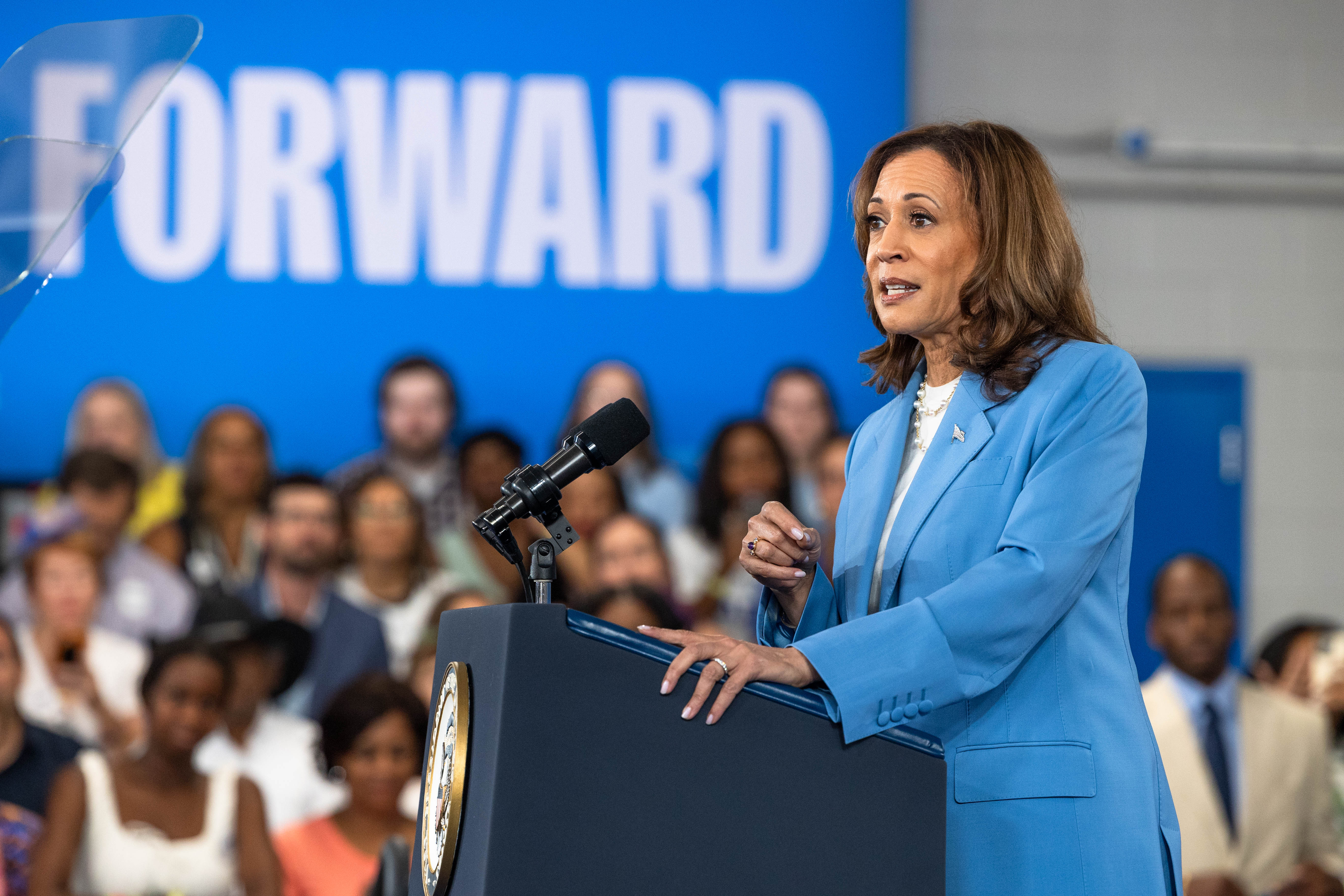 Harris Releases Economic Agenda, Promises an ‘Opportunity Economy’ | NTD