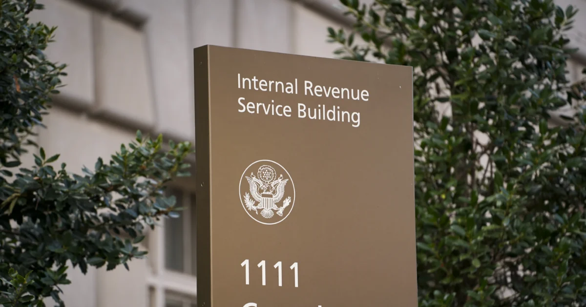 IRS Unveils New Federal Income Tax Brackets for 2025 | NTD