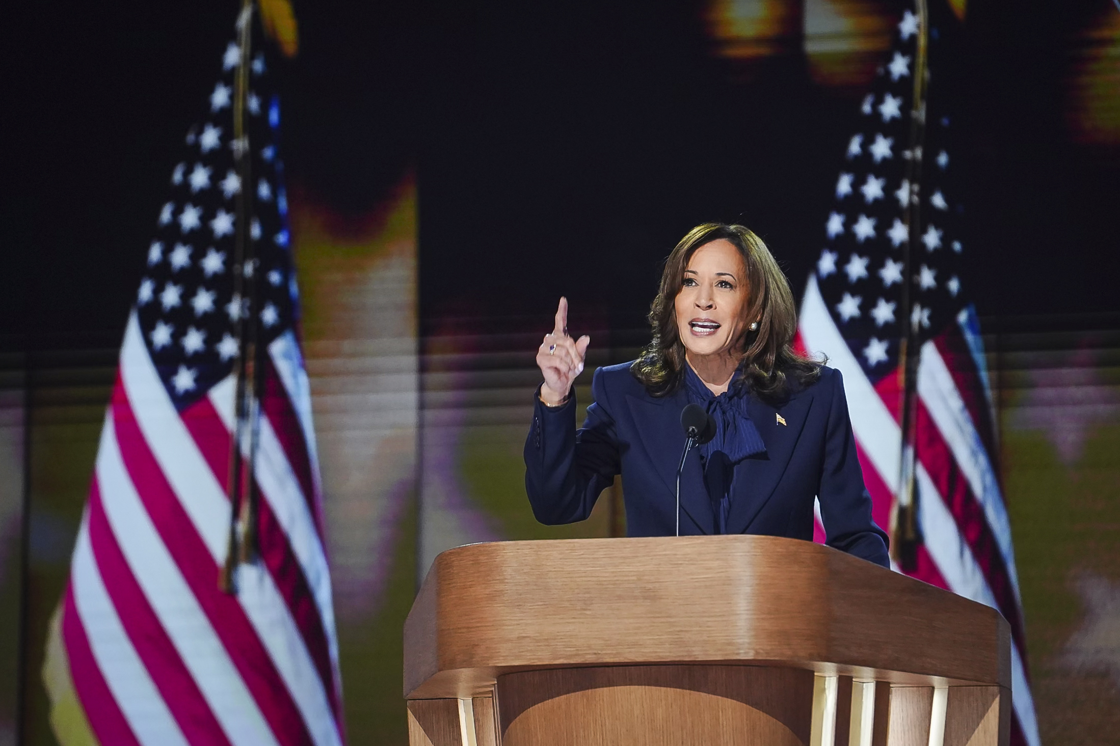 Harris Formally Accepts Democratic Presidential Nomination | NTD
