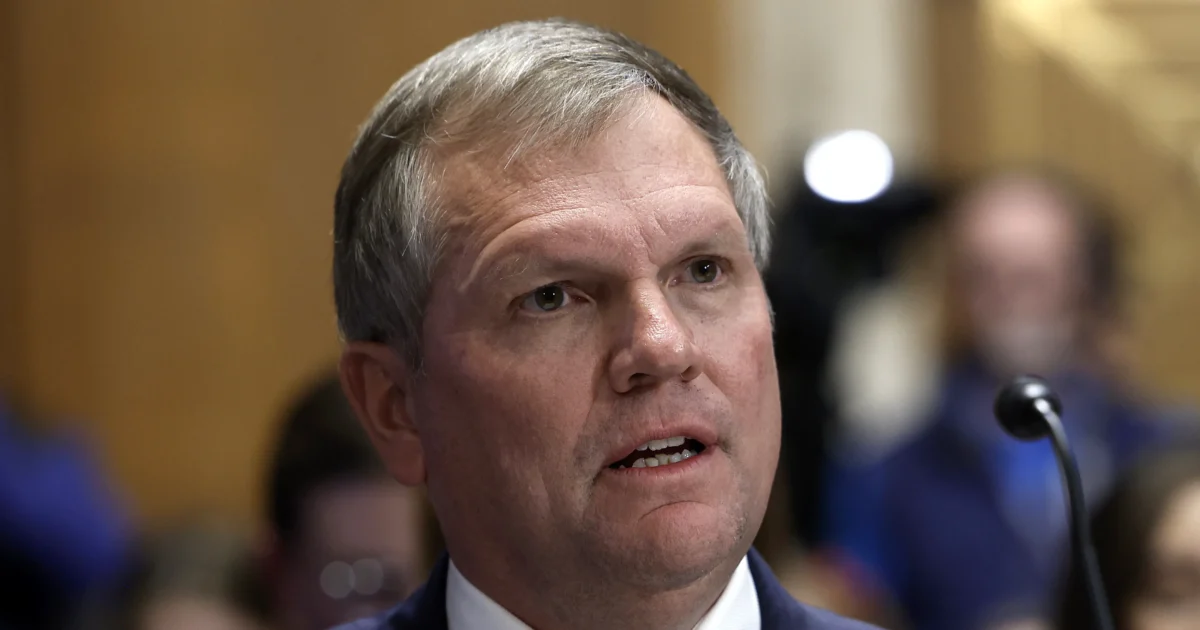 Norfolk Southern CEO Alan Shaw Fired Over Office Relationship | NTD