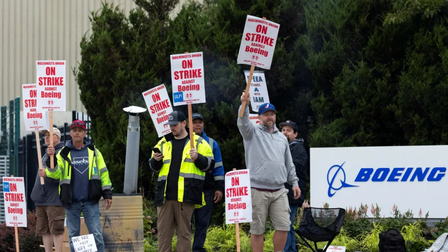 33,000 Boeing Workers Go On Strike After Overwhelmingly Rejecting ...