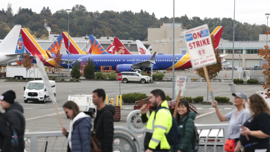 Boeing Preparing to Lay Off 17,000 Workers Amid Strike | NTD