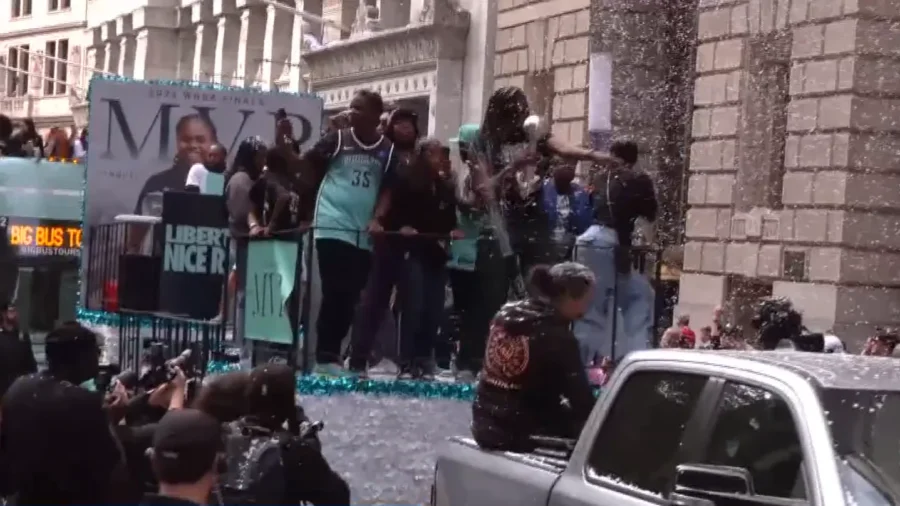 Parade Celebrates 2024 WNBA Champions New York Liberty | NTD