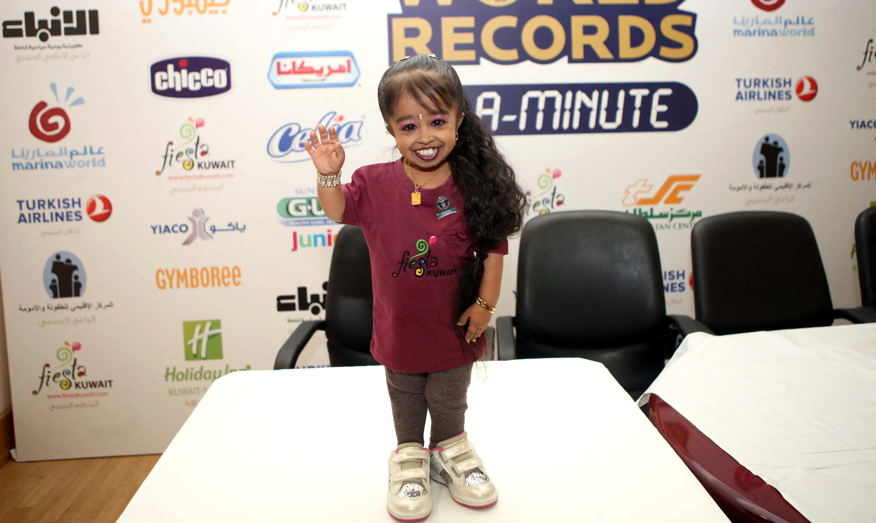 World’s Tallest and Shortest Women Meet for the First Time | NTD