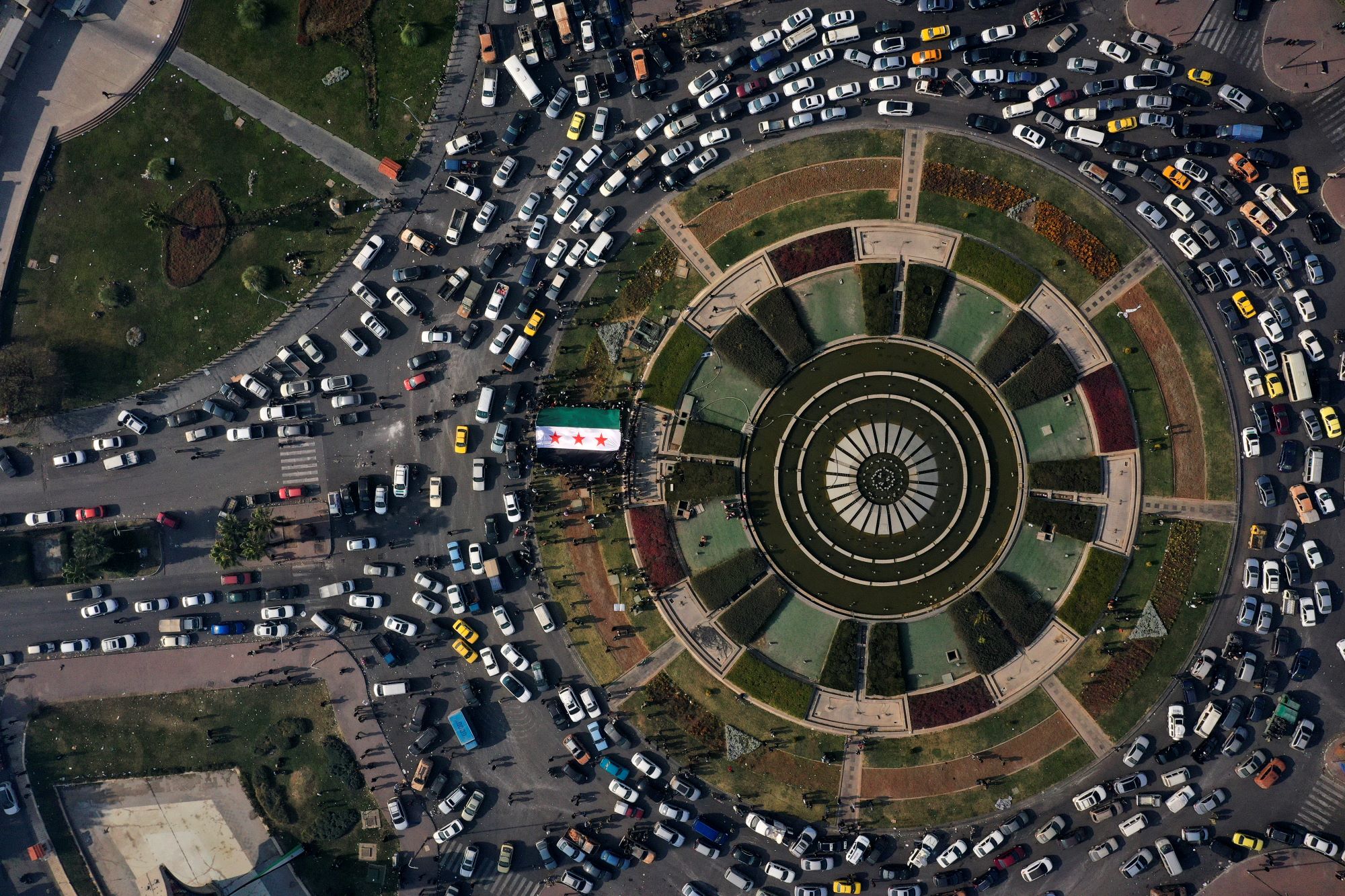 Syrians Gather in Umayyad Square in Damascus | NTD