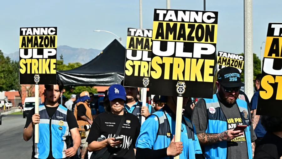 Amazon Workers Strike at 7 Facilities Ahead of Christmas Rush | NTD