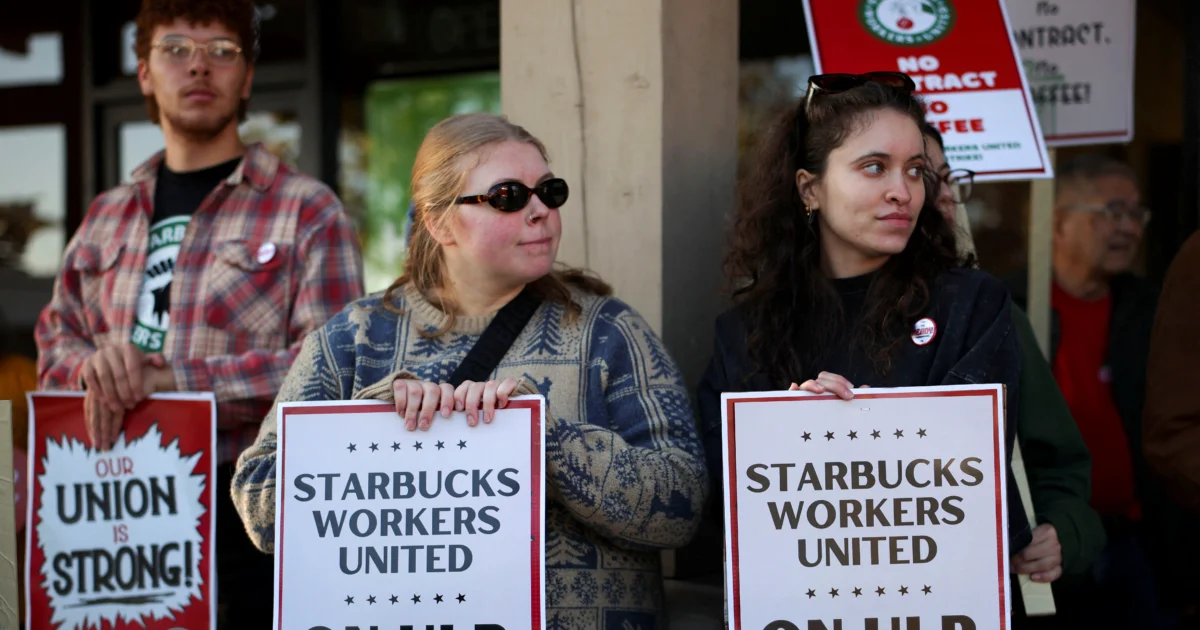 Starbucks Workers’ Union Strikes Across US as Talks Hit Impasse | NTD