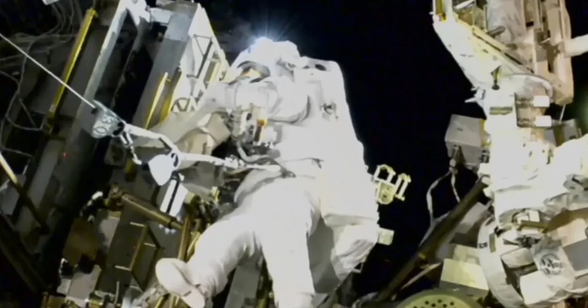 NASA’s Stuck Astronaut Steps Out on Spacewalk After 7 Months in Orbit | NTD