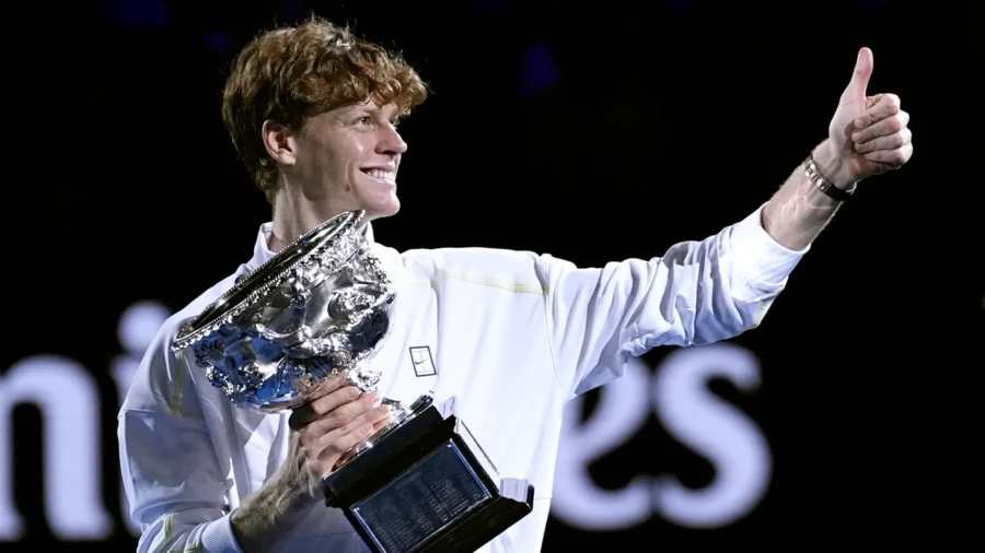 Jannik Sinner Beats Alexander Zverev in 3 Sets for His 2nd Australian Open Title in a Row | NTD