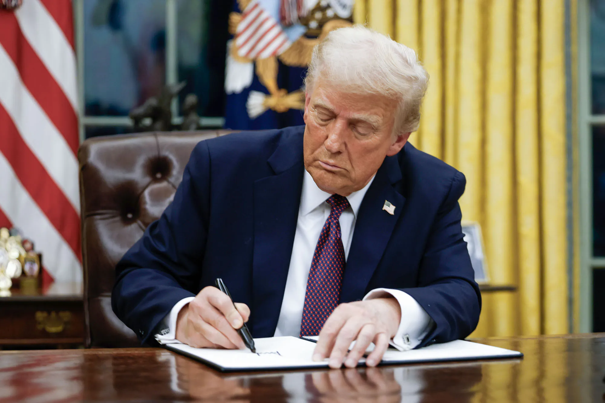 Trump Orders Creation of White House Faith Office | NTD