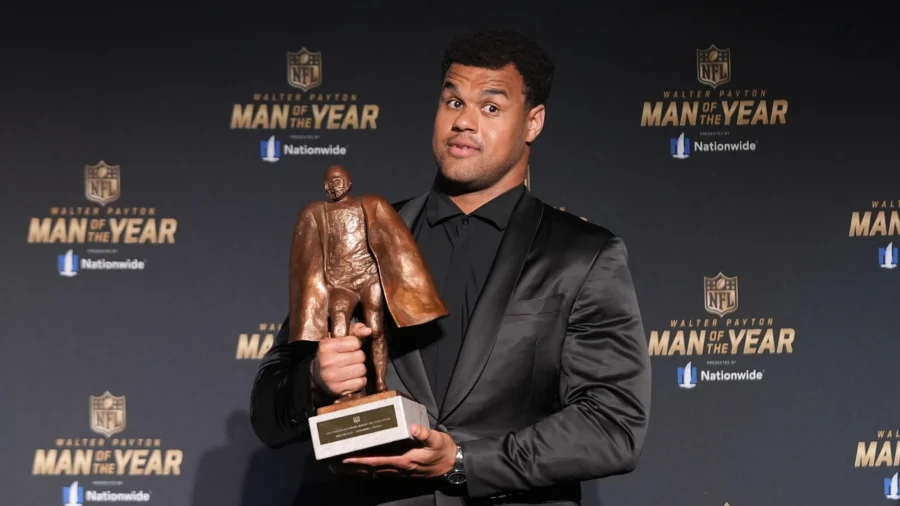 Jaguars’ Arik Armstead Wins Walter Payton Man of the Year at the NFL ...